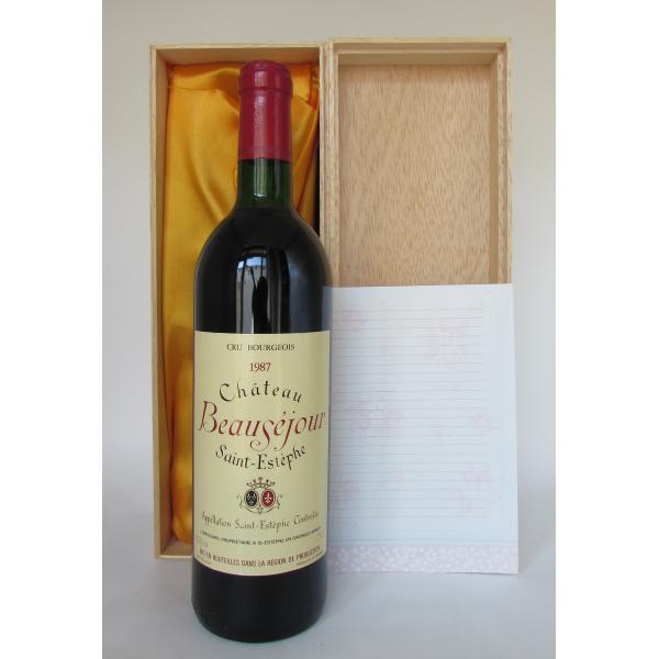 シャトー ボーセジュール　サンテミリオン第一特別級 B、畑の面積：7ha、ブレンド比率：メルロ：65%、カベルネフラン：25%、カベルネソーヴィニヨン：10%、年間生産量約：3,000c/s、1869年ボーセジュール ベコは2人の子供に分割...