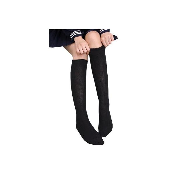 制服ソックスと言えばやっぱりコレ！綿リブ編みの黒ハイソックス。リブの細い縦ラインで、すっきりとした足元に！定番のひざ下丈デザインで、セーラー服などのコスプレ衣装はもちろん、普段使いも出来る万能アイテムです。【カラー】ブラック【種類】NY30...