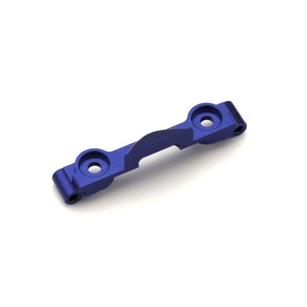 MR−03EVO専用のアルミ製アッパーマウント。アッパーアームをアルミ削り出しパーツで保持することで剛性が向上、またフロントよりの重量配分にしたいときにも有効。ナロー幅用。