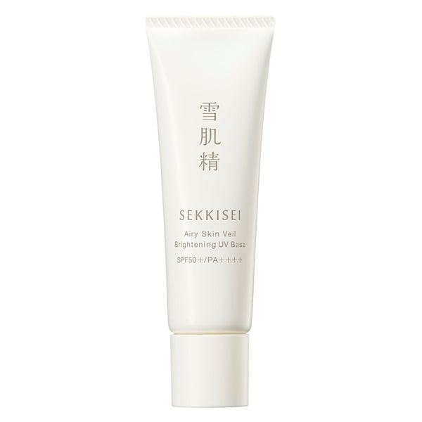 敏感肌を考えた低刺激処方。素肌が呼吸するような薄膜感で、化粧もちを高め、澄みわたるような透明感が続くフェイスパウダー。