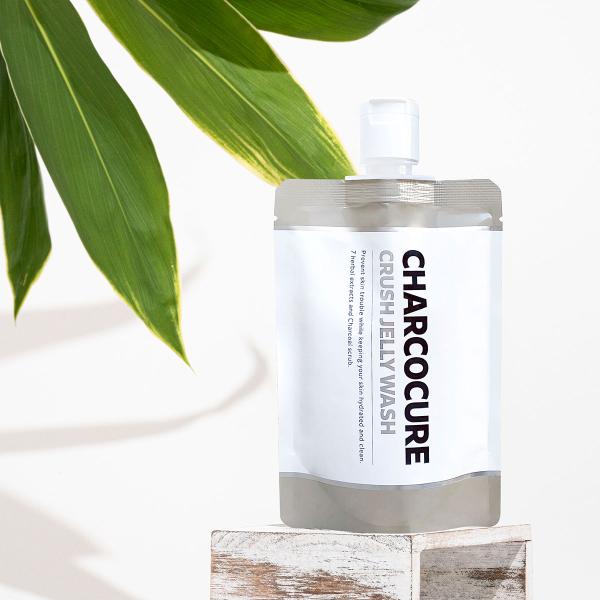 CHARCOCURE CRUSH JELLY WASH（チャコキュア クラッシュゼリーウォッシュ）【使用方法】お顔全体を濡らした後、手に取って手のひらでつぶします。適量を泡立てずに指の腹を使って30秒〜1分程度、お顔全体にマッサージ洗顔しま...