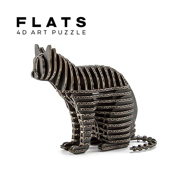 建築の設計思想から生まれたFLATS(フラッツ)は、立体イメージをCTスキャンのように輪切状に切断・分解して、それらを再構築する段ボールクラフトです。FLATS「猫段」は今にも動き出しそうな猫のたたずまいを全64個の部品群で表現しています。...