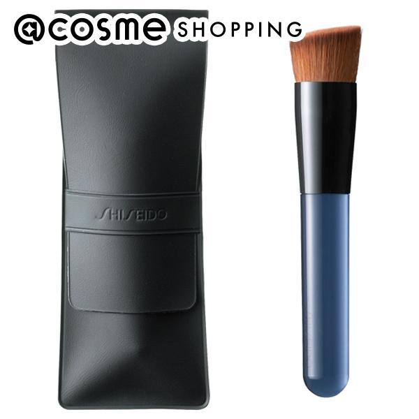 メイクアップアーティストの仕上がりを徹底分析。 毛の質・長さ・斜めフラット面の3つの効果で、完成度の高い美肌をテクニックフリーで実現するファンデーションブラシ。 パウダリー・リキッド・クリーム・固型乳化タイプのファンデーション用ブラシです。...