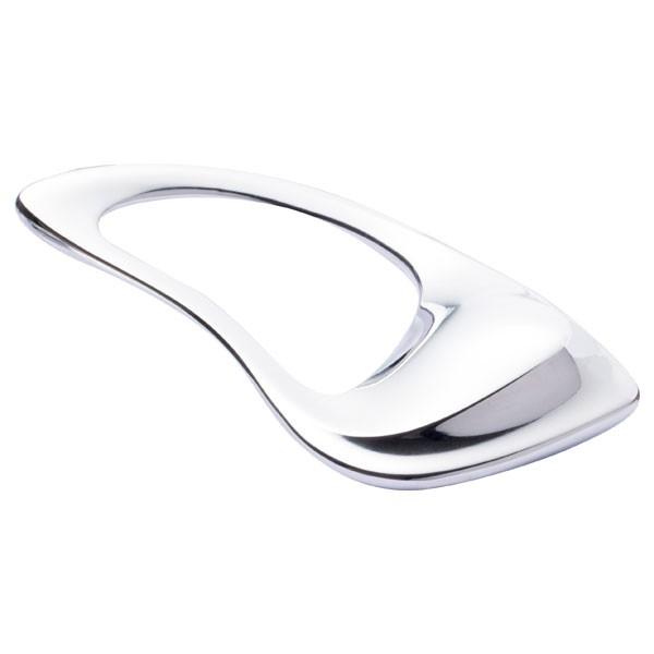 コリネットリンプは、全身に使えるアルミ製のリラクセーションツール。コリネットと同様に、自然界にある曲線を組み合わせているのはもちろん、中央に空間をつくったことで、より握りやすく、持ちやすいデザインに。どの部分を持っても使える設計になっている...