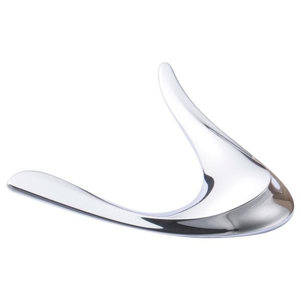 コリネットアイルは、全身に使えるアルミ製のリラクセーションツール。コリネットと同様に、自然界にある曲線を組み合わせているのはもちろん、手のフォルムを模した握りやすく、持ちやすいデザイン。どの部分を持っても使える設計になっているので、顔やボデ...