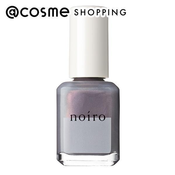 夜空に浮かぶ桜のようなダスティーパープル。noiroネイルカラーは新しい私との出会いを予感させるバリエーション豊かなネイルカラー。プロユースならではの発色となめらかな塗りごこちと速乾性を特長とし、爪をいたわりながら美しい仕上がりと時短を叶え...