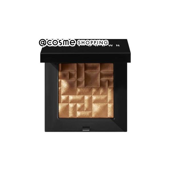 どんなアングルからでも光を受けとめ、肌自ら発光するような自然で立体的なツヤ。ブランドを代表するアイコン製品『ハイライティング パウダー』から、新色が登場。あらゆるスキントーンをカバーするシェードラインナップで、誰もが初夏の日差しを味方に、太...