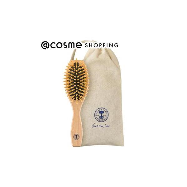 成長が早くサステイナブルな素材である竹をピンに用いたヘアブラシ。静電気が起きにくく、また先が丸いため髪や頭皮を傷めません。また、竹から出る自然な油が髪にツヤをもたらします。＜マッサージで柔らかで健康な頭皮へ＞・PCやスマホで目が疲れやすい方...