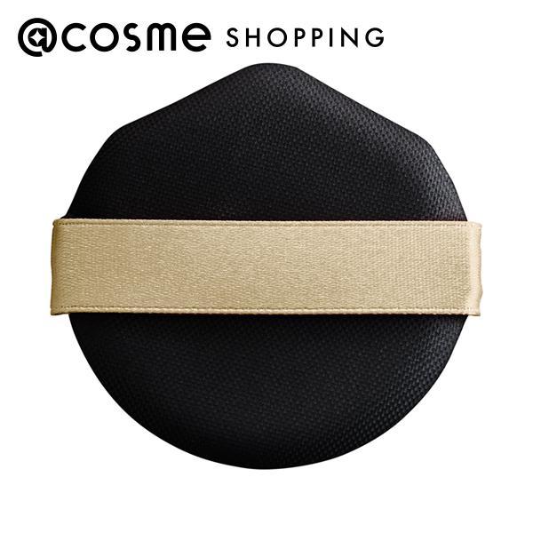 マキアージュ ドラマティックエッセンスクッション専用のパフ。弾力性に優れたなめらかなパフで、ファンデーションがぴたりと薄く均一にフィットします。肌の起伏に沿って計算された形状で、目もとや口もと、小鼻などの細部もきれいに仕上げます。サイズ：W...