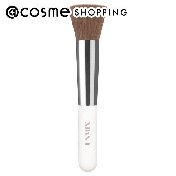 フェイスグロウのための最適なブラシの毛質と肌触りの良さ、粉含みをよくする毛の表面の構造、さらにほど良いコシを実現する毛丈に調整した3D感覚の立体ブラシ。簡単に色ムラなく綺麗にぼかすこができ、誰でも簡単に自然な血色感を演出できます。重ね付けす...