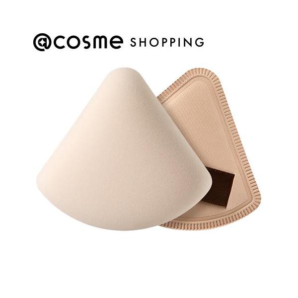 触れた瞬間にピタッと、叩く瞬間に密着するモチモチパフ。厚みと弾力感に優れており、通常のクッションパフの1.3倍サイズで、トライアングル型なので丸形よいもより細かく密着させたい人におすすめ。ケース付きなので、衛生的に持ち運びにも便利です。メイ...