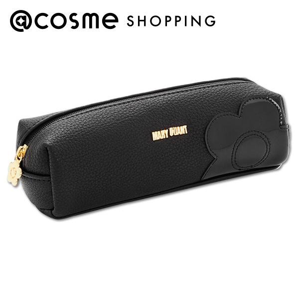 マットでシボ感のある合皮に、エナメルのデイジー・パッチが映えるシリーズ。ゴールドのロゴ金具をアクセントに効かせて、上品に仕上げました。同色のデイジーを組み合わせたクールなブラック、ホワイトのデイジーがガーリーな雰囲気のピンクの2色展開。大き...