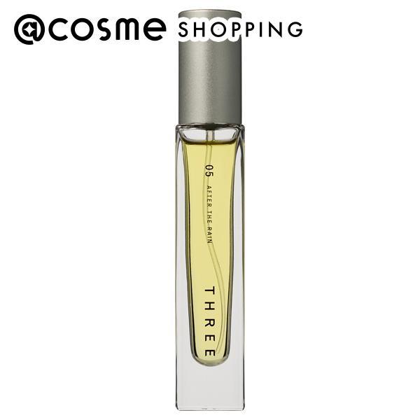 雨の恵みを抱えたうるおいの大地、きらめく「土」のアーシートーン乾いた大地をリカバーするかのように、たえまなく潤す、初夏の雨。水の膜が地面をカバーしていくような、きらめいた土のニュアンス。グレープフルーツ、ユズ、ホーリーフの爽やかなほろ苦さ。...