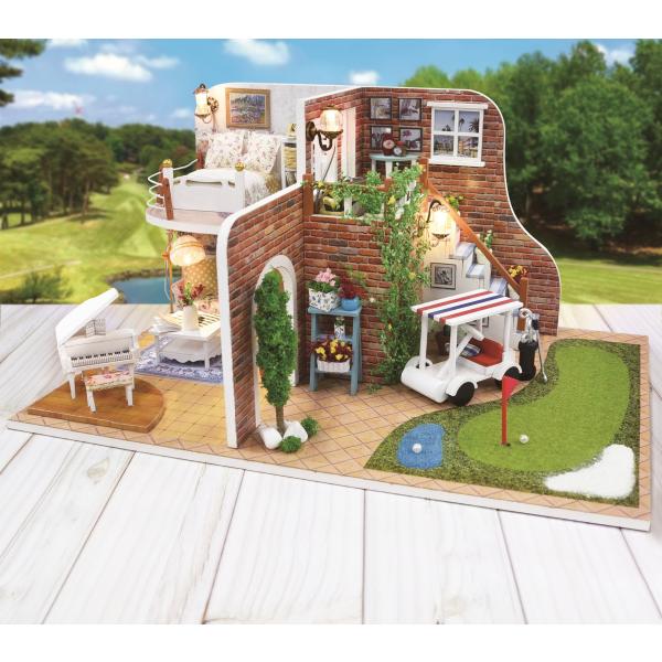 大人気のミニチュアハウスシリーズに新商品が出ました♪ゴルフリゾートが併設された、可愛いお部屋のキットです。ライト付きで夜のムードも演出できます！ピアノ、ベッド、家具やカートなど、クオリティも高い商品です！付属のアクリルケース板がディスプレイ...