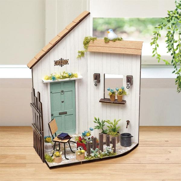 ホームデコミニチュアハウス植物パーツをふんだんに使用しています。本格的なミニチュアハウスキット！細部までこだわった珠玉の逸品。重厚感も兼ね備えたミニチュアハウスキットがなんとこの価格で登場です！切る、塗る、貼る、曲げる、組み立てる　５つの簡...