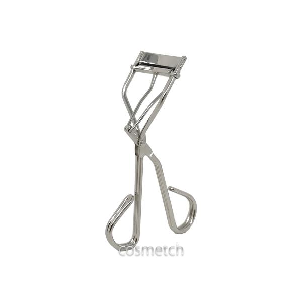 まぶたにフィットし、力を入れずに負担なく、まつげをカールアップできるアイラッシュカーラー。広告文責・セレクティヴ株式会社（03-5807-0882） 区分 化粧品・日本