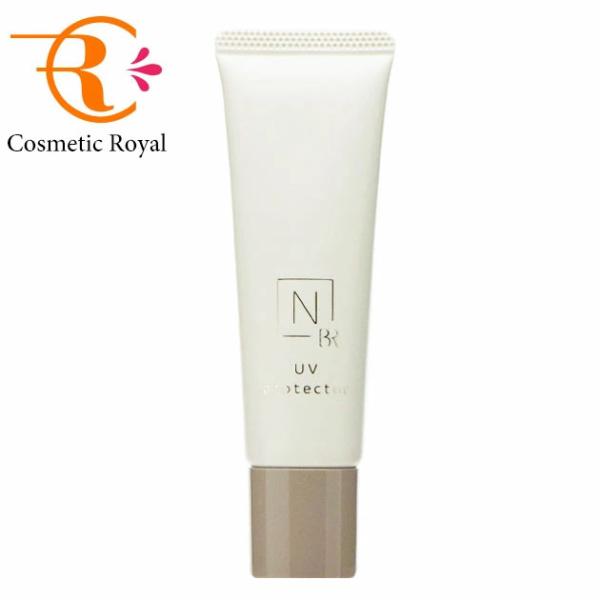 ＜日焼け止め化粧下地＞くすみやシミなど年齢肌に寄り添いながら1本でカバーできる、トーンアップUVプロテクター。スターフルーツ葉エキス（ゴレンシ葉エキス：保湿成分）とサクラ葉抽出液（ソメイヨシノ葉エキス：保湿成分）を配合。肌荒れを予防し、透明...