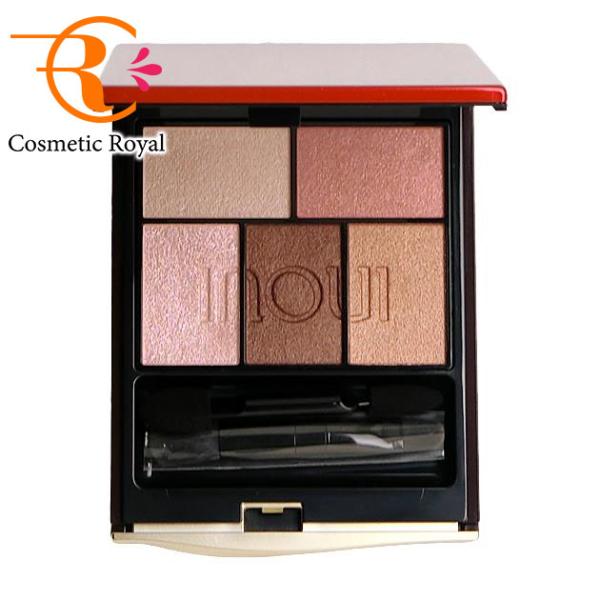 ＜アイカラー＞あなた自身が本来もつ顔立ちを際立て、5つの光彩効果で自然な造形美をつくるアイカラー。目もとの曲面を際立てる光レベルを追求。照らす光をコントロールする、5つの光を盛り込んだパレットで印象的な目もとを演出します。リッチなオイルで粉...