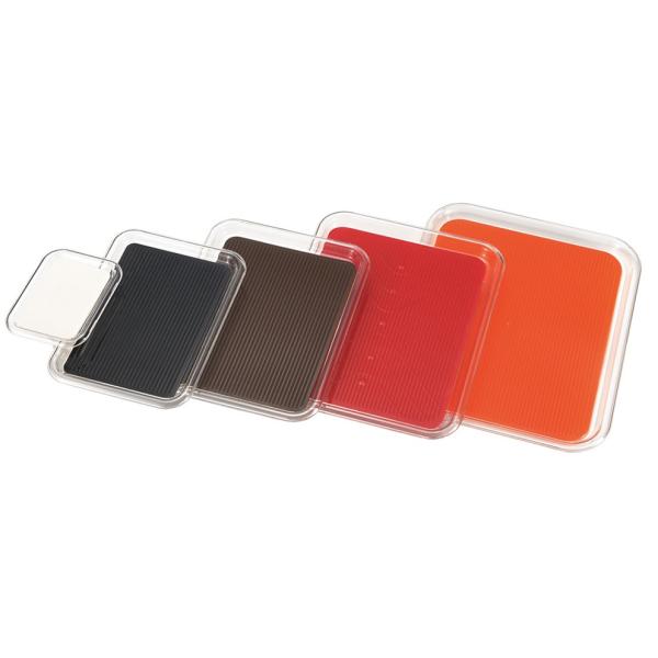 傾けても滑らず、倒れにくい　マットがはがせてお手入れもラクラク