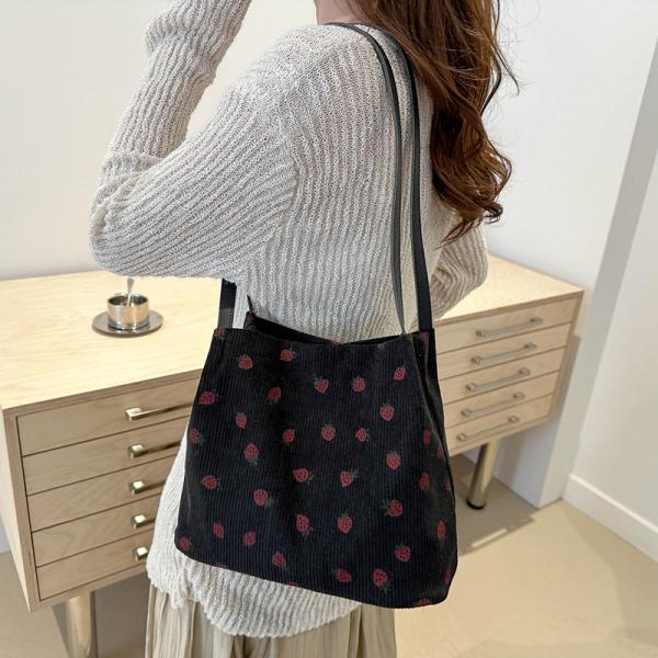 サイズ：約27×22.5×12.5cm 入数：1ヶ/パック素材：不織布 重さ：約140g/パックシンプルでスタイリッシュな大容量トートバッグ レディース 2024 夏新作 通勤バッグ カジュアル シンプル ショルダーバッグ 女性用