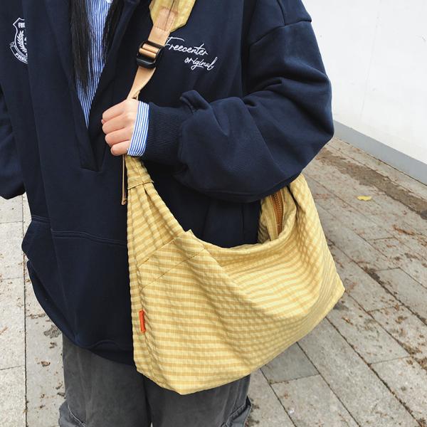 サイズ：約48×27×12cm 入数：1ヶ/パック 素材：ナイロン 重さ：約230g/パック春と夏の新しい大容量通勤ショルダーバッグメッセンジャーバッグ女性用高級シンプルでファッショナブル