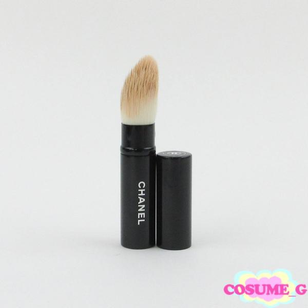 シャネル パンソー イルミナトゥール レトラクターブル メイクブラシ C839※商品詳細の記載がございませんが、恐らくタイトルのお品物かと思われます。詳しくは写真もご確認下さい。状態：数回使用した程度のお品物になります。