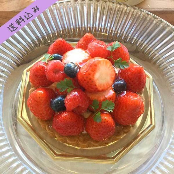 アーモンドクリーム入りのタルト生地は、フレッシュバターを１００％使用しサックリ焼き上げています。卵黄をたっぷり使ったカスタードクリームはコクがあり、ふんだんに乗せられた瑞々しいフルーツと一緒に食べることで、より濃厚な味が引き立ちます。冷蔵便...