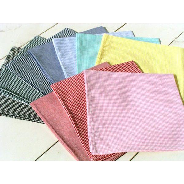 お子様のハンカチはもちろんのこと、バンダナとして、またお弁当包み用のランチクロスやお食事用のナフキンとしてもご使用いただけます。※この商品は、コットンニーナのオリジナル商品で、日本国内で製造しています。■素材T/C（綿50％・ポリエステル5...