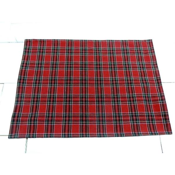 幼稚園・保育園での給食やお弁当時にかかせないランチョンマット。おしゃれなタータンチェックの生地で作りました。※写真のお弁当箱やカトラリー、ランチバッグなどは商品には含まれておりません。※この商品は、コットンニーナのオリジナル商品で、日本国内...