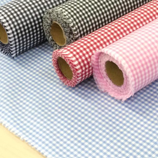 1ブロックが3m/m角の大きさです。切りっぱなしでもご利用いただけるので、そのままテーブルクロスなどのインテリアにもＯＫ。水分や汚れに強くささっと拭けるうれしい素材。ロックミシンもいらないので、端処理も楽ちん♪ ランチョンマットやテーブルク...