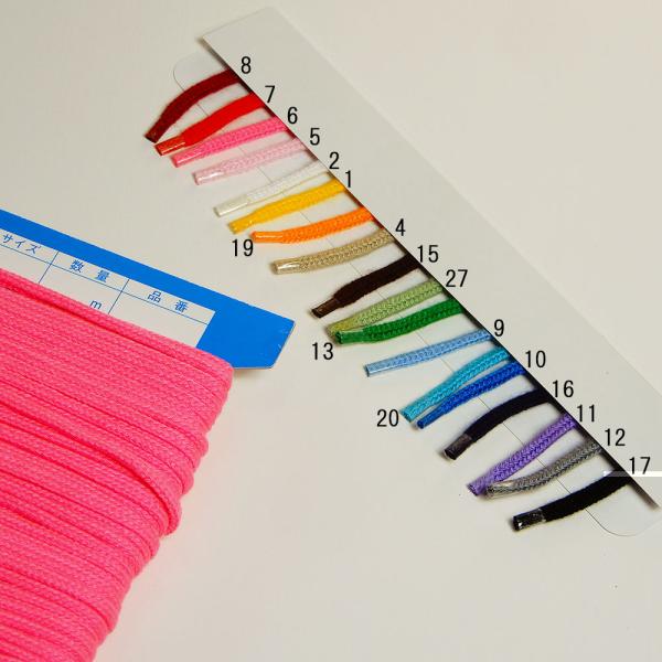 直径約３ミリのやや細めのひも。コップ袋、体操着入れ、給食着入れなどの巾着袋やお弁当袋などにオススメのひもです。アクリル 100％直径約３ｍｍこちらの紐は1mごとの販売になります。【 数量1= 1m 】メール便ご利用いただけます※販売しており...