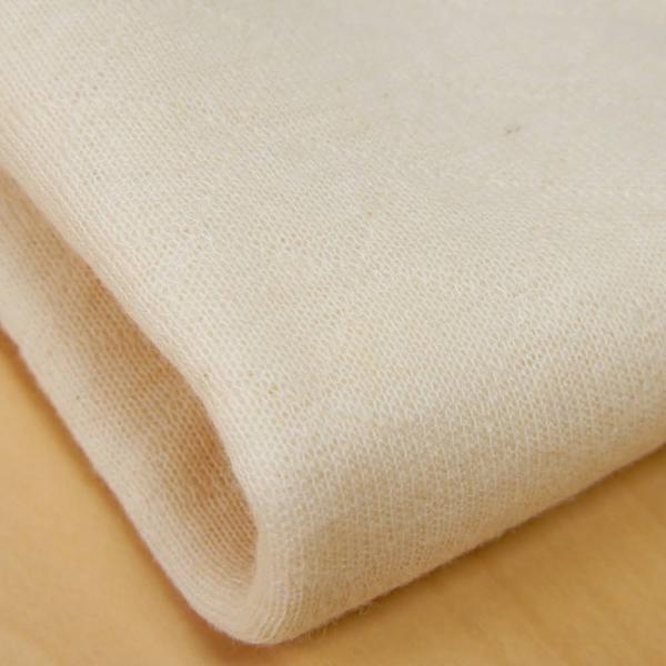 オーガニックコットンのニットキルト生地です。薄手タイプのニットキルトで柔らかくベビーの肌着・小物などに向いています。 ◎50cm【数量が5】以上、10cm単位での販売になります。　　幅　約90cm　　素材　綿100％　　厚さ　中肉　　メール...