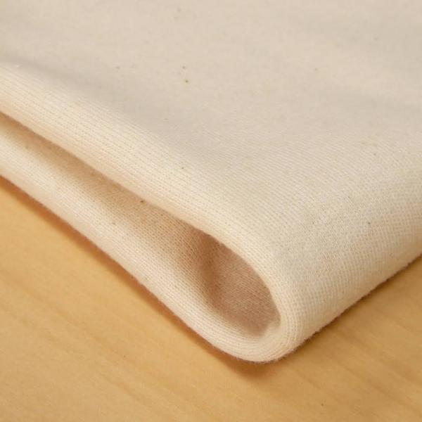 オーガニックコットンのスムースニット生地です。 柔らかくベビーの肌着・小物などに向いています。 ◎50cm【数量が5】以上、10cm単位での販売になります。　　幅　約90cm　　素材　綿100％　　厚さ　中肉　　メール便は１.5mまでお届け...