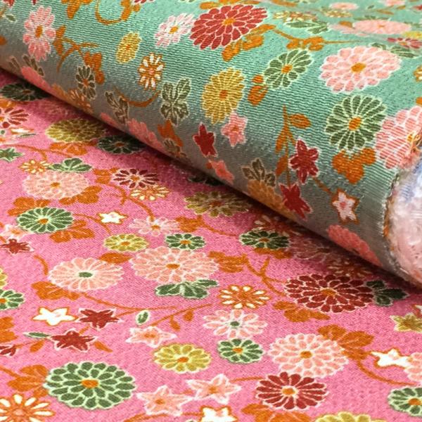 手芸用の菊の花柄のちりめん生地。つるし雛やつまみ細工などの縮緬細工などにオススメです。※色落ちや縮みの原因となりますので水洗いはお避けください。◎50cm【数量が5】以上、10cm単位での販売になります。　　約72cm幅　　素材　レーヨン1...