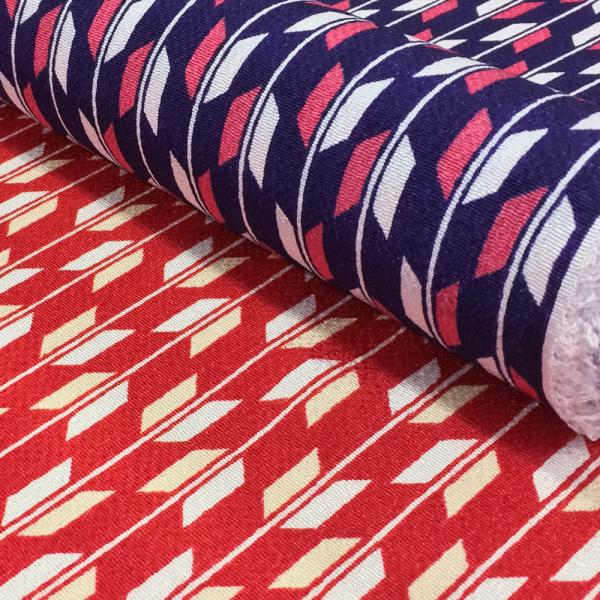 手芸用のちりめん生地。つるし雛やつまみ細工などの縮緬細工などにオススメです。※色落ちや縮みの原因となりますので水洗いはお避けください。◎50cm【数量が5】以上、10cm単位での販売になります。　　約72cm幅　　素材　レーヨン100％　　...