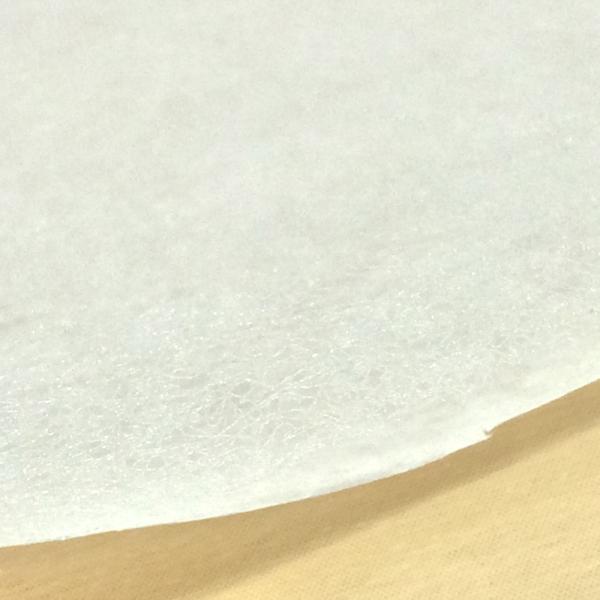 布と布の接着にもご利用いただけます。アップリケ等の貼合わせにもオススメです。表生地と裏生地の間にはさみアイロンをかけると、シート自体が溶けてぴったりくっつきます。◎50cm【数量が5】以上10cm単位での販売になります。４５ｃｍ幅素材　ポリ...