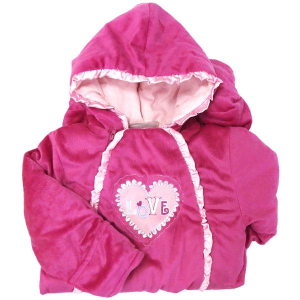 アメリカで買い付けた起毛加工された暖かい風合いのとっても可愛い防寒カバーオール中綿入り、裏地はカット素材で肌触りもよく着用しやすいデザインです。手部分はひっくり返すとミトン代わりに。フードと足先の脱着はできません。中国製■発送方法は当店にお...