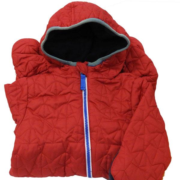 アメリカで買い付けた全体に星キルティングがとっても可愛い防寒カバーオール内側は全体にフリースの裏地付きで肌触りもよく暖かいデザイン手部分はひっくり返すとミトン代わりに。足先とフードの脱着はできません。中国製■発送方法は当店にお任せください。...