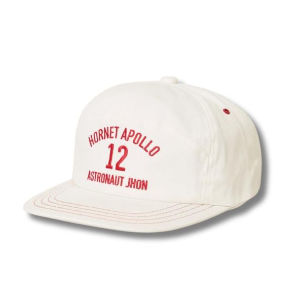 SIZE:FREEバックのスライドアジャスターで調整可能MATERIAL:COTTON100%1970年代のアメリカで人気を博したトラッカーキャップを、当時のディテールを保ちながら現代風にアップデート。今シーズンのテーマは1980年代から1...