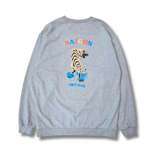 COLOR:グレーSIZE:2(M~L相当) 着丈68cm 身幅54cm 肩幅51cm 袖丈60cm3(L~XL相当) 着丈70cm 身幅56cm 肩幅53cm 袖丈62cmMATERIAL：綿100%裾のリブによりスウェットシルエットで着...