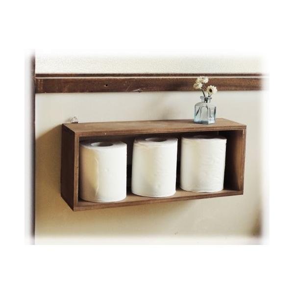 北海道で製作されています。トイレットペーパーがちょうど3個並ぶサイズ。どこにでも合うシンプルなデザインが◎。軽くて画鋲でも掛けやすい。付属の壁掛け用吊り金具付はドライバー1本で簡単に取り付ける事ができます。■商品サイズ約 幅374×奥行10...