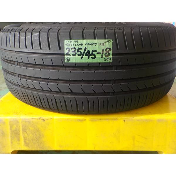 ★　サイズ・・２３５／４５Ｒ１８★　状態・・・２０２４年製センター部約４．５〜５ミリ５〜６分山程度あるかと思います。小ヒビ若干の片べり等見られます。エアーチェック問題ありませんでした。（画像参照）★　神経質な方は入札をご遠慮ください。マッチ...