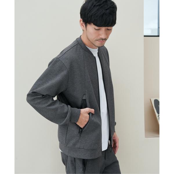 VOLTEX(R)糸を使用した、着心地と実用性を兼ね備えたテックストレッチジップカーディガン。耐洗濯性に優れた素材だから、何度着てもその美しさと快適さはそのまま。日常のどんなシーンでも頼りになる万能アイテムです。【素材】耐洗濯性に優れた V...