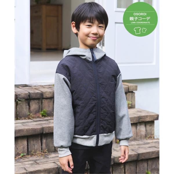 キルティングとカットソーの異素材コンビで、レイヤード感を再現したキッズアウター！パーカー感覚で軽めのアウターとして活躍します。【素材】布帛中綿×表面変化カットソー。【デザイン】カットパーカーと中綿ベストを着た風スタイル。【ikkaポイント】...