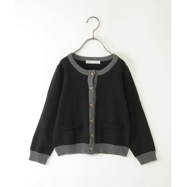 卒業式や入学式といった特別なシーンにぴったりのカーディガン。落ち着いたカラーリングにリブ部分の配色がアクセントを添え、上品な印象を演出します。【デザイン】袖口や襟、裾に配色でリブを施しアクセントを付けました。ボタンはロイヤルな雰囲気のエンブ...