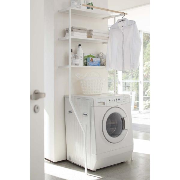 ［アイテム説明］白、黒のモノトーンデザインがおしゃれな tower（タワー）シリーズ。モノをスマートに収納し、部屋を広く見せるよう隅々まで計算された、スタイリッシュで美しいシリーズです。無駄のないシンプルなデザインのランドリーラックです。壁...