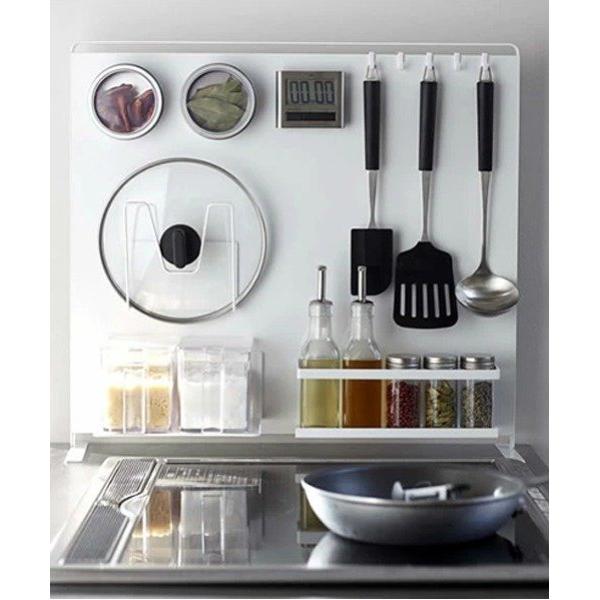 マグネット収納を貼る場所がほしい方に♪豊富なマグネット収納ツールを自由に配置してセットできる、大型のキッチン自立式スチールパネルです。キッチン以外でのご使用もOKです。コンロ・シンク・調理場の奥を有効活用。別売のマグネット収納ツールを好きな...