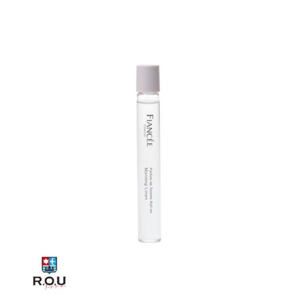 ■持ち歩きに便利なロールオンタイプのフレグランス。■ロールオンなので量の調整がしやすく、お好みの香りの強さに出来ます。■ボディミストよりも香りが長く続くパルファンドトワレ。■リネンに顔をうずめた時に広がる柔軟剤の香りをイメージした、ホワイト...