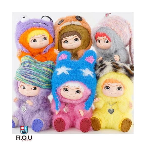 ■何が出るか分からないブラインドボックス。■もふもふの柔らかいぬいぐるみボディに愛らしい顔■カバンにつけられるリング型カラビナ付き。■Y2K※をイメージした帽子やアクセサリー付きでファッション雑貨感覚でも楽しめる■お顔や手足が自由に動かせる...