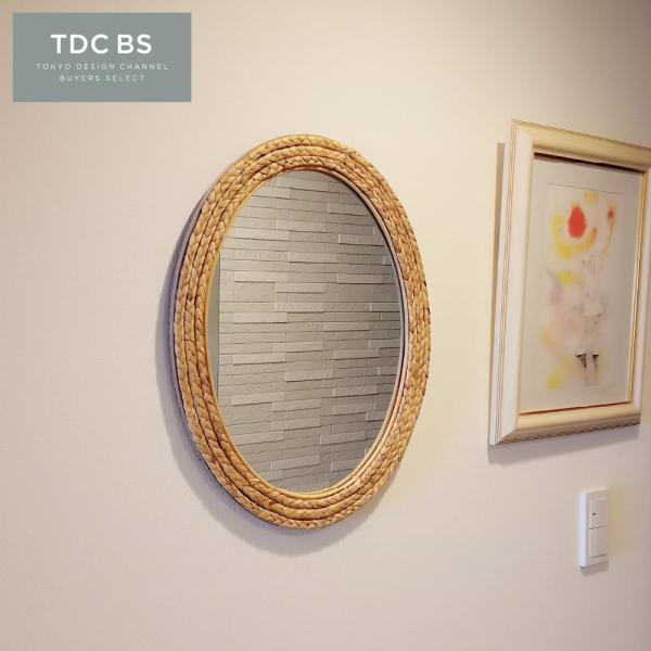 天然素材「ウォーターヒヤシンス」を使用した、オーバル形ミラー。ドレッサーや玄関ミラーなど実用的に使用するのはもちろん、お部屋のデコレーションとして置いておくだけでもおしゃれ！ナチュラルな風合いは、さまざまなインテリアに馴染みます。[サイズ情...